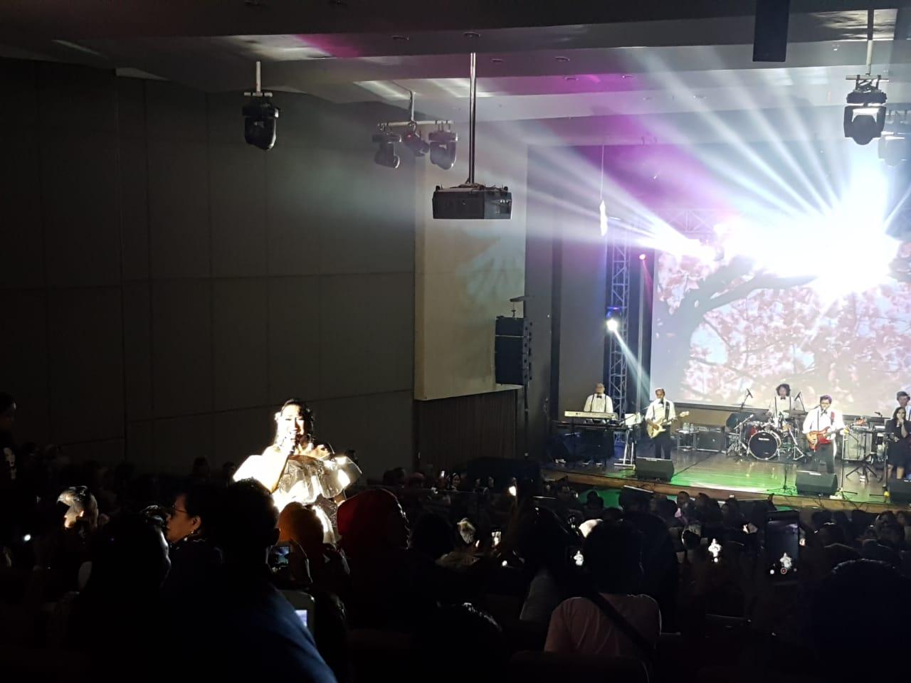 Titi DJ Konser di Titan Center Dengan Banyak Kejutan – HijauBintaro